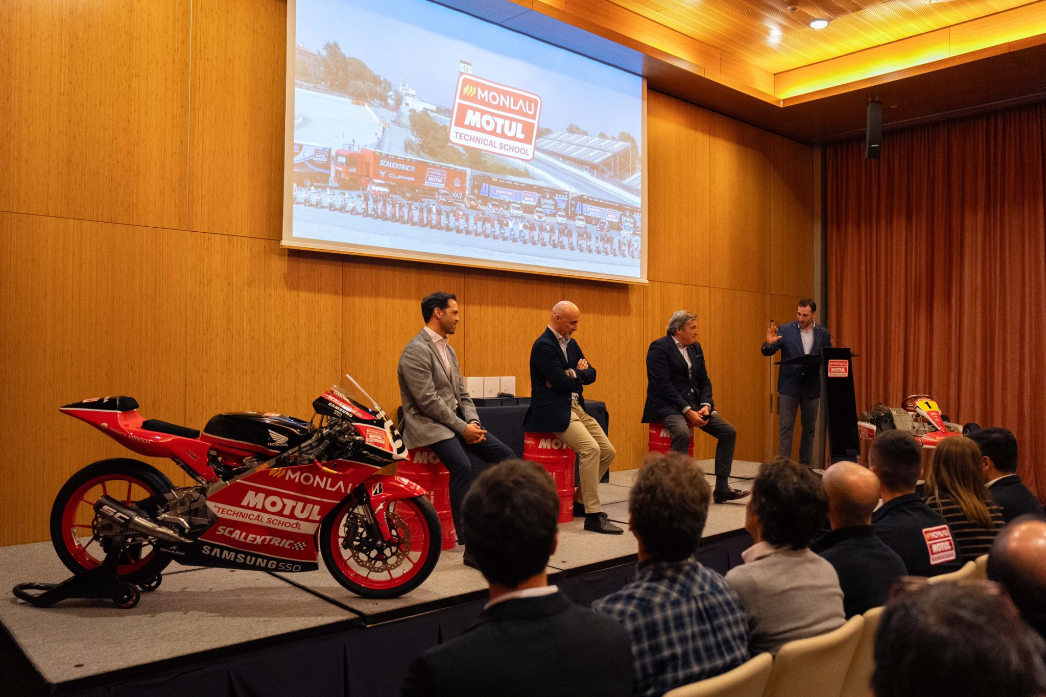 The students of the 14th master's degree in motorsport engineering at ...